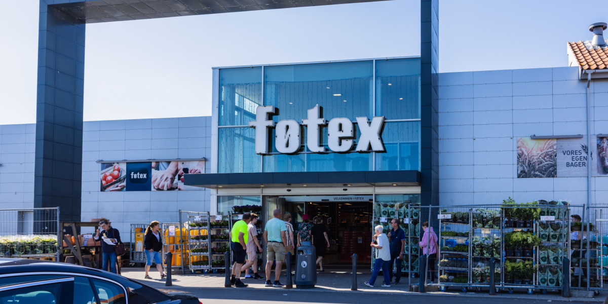 Føtex gør det for første gang: Deler mad ud i pinsen